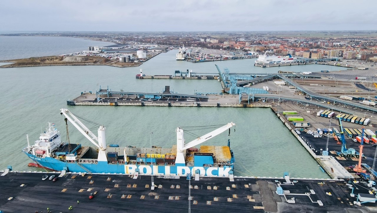 The ramps are finally in the port - Trelleborgs hamn : Trelleborgs hamn