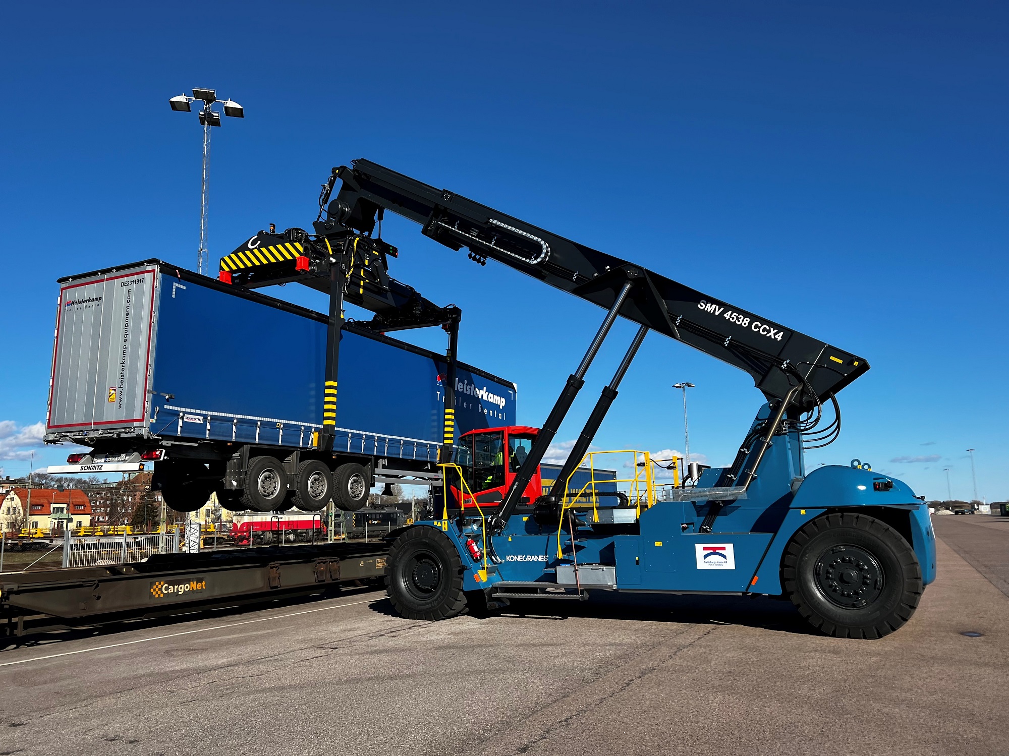 New reach stacker streamlines the increased intermodal traffic in the ...